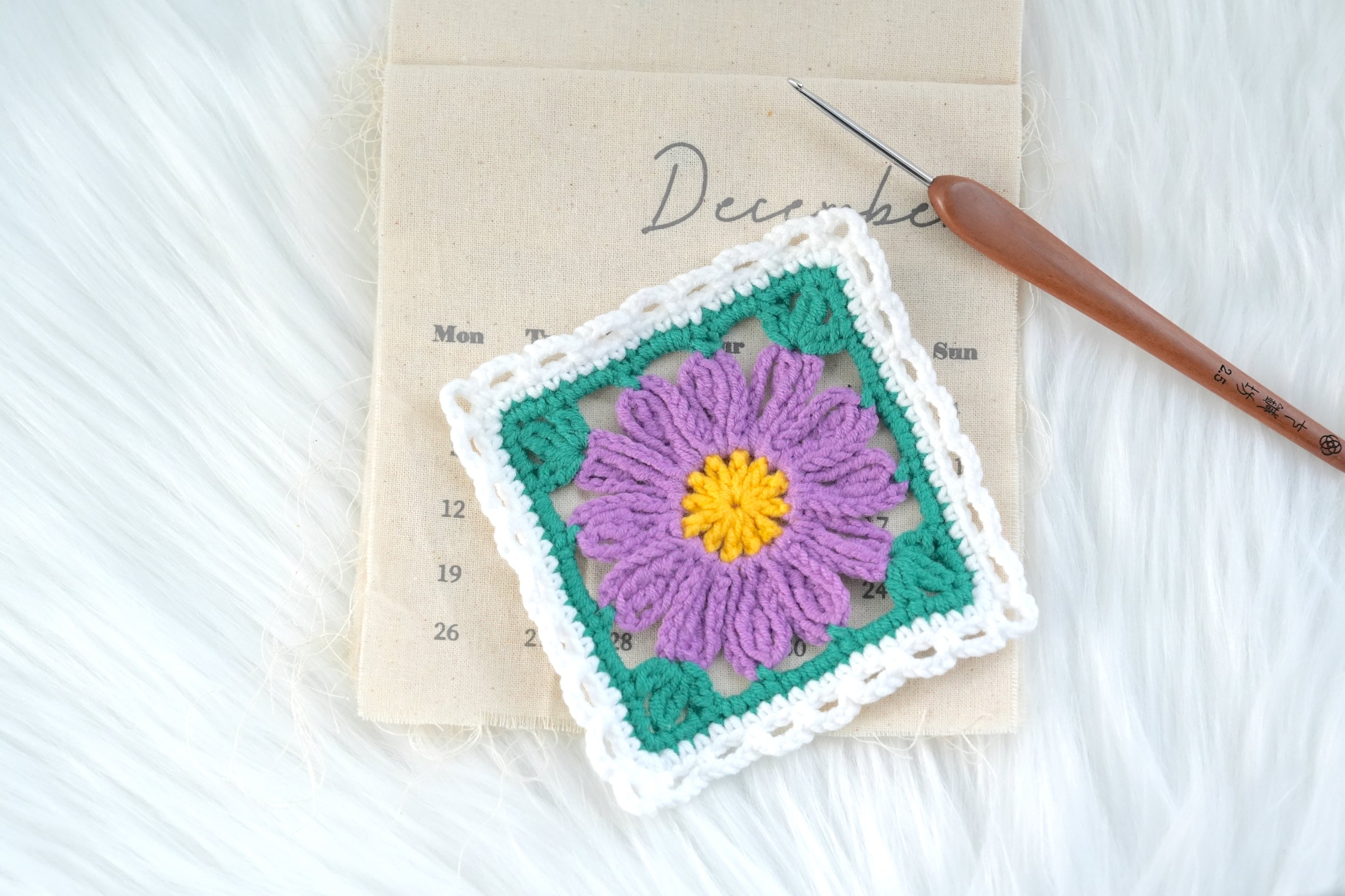 Crochet Daisy Granny Square (Style IV) Pattern Free (PDF + Beginner Tu