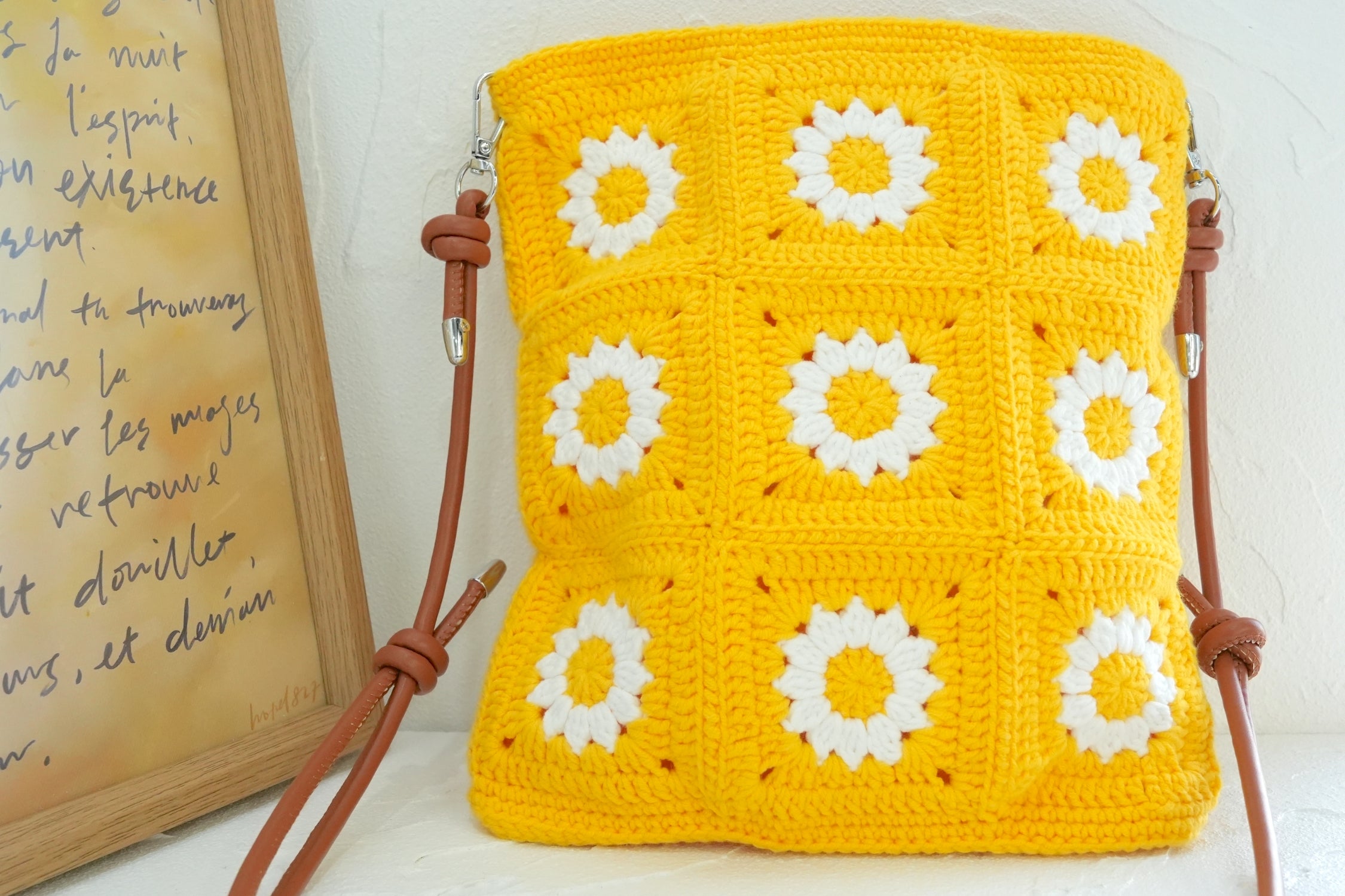 Crochet Daisy Granny Square Bag (Free Pattern)