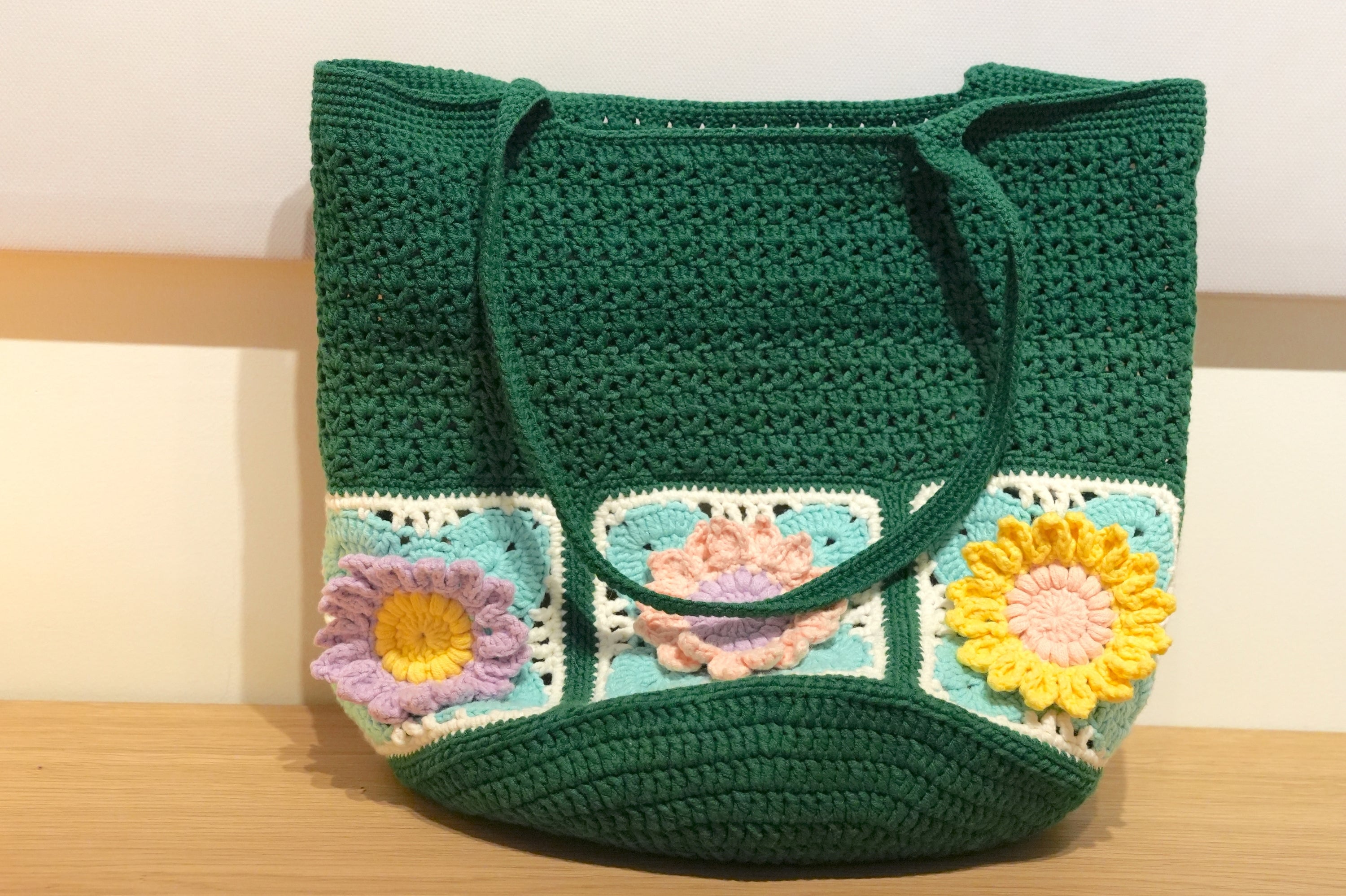 Crochet Granny Square Bucket Bag Pattern (Free Pattern)