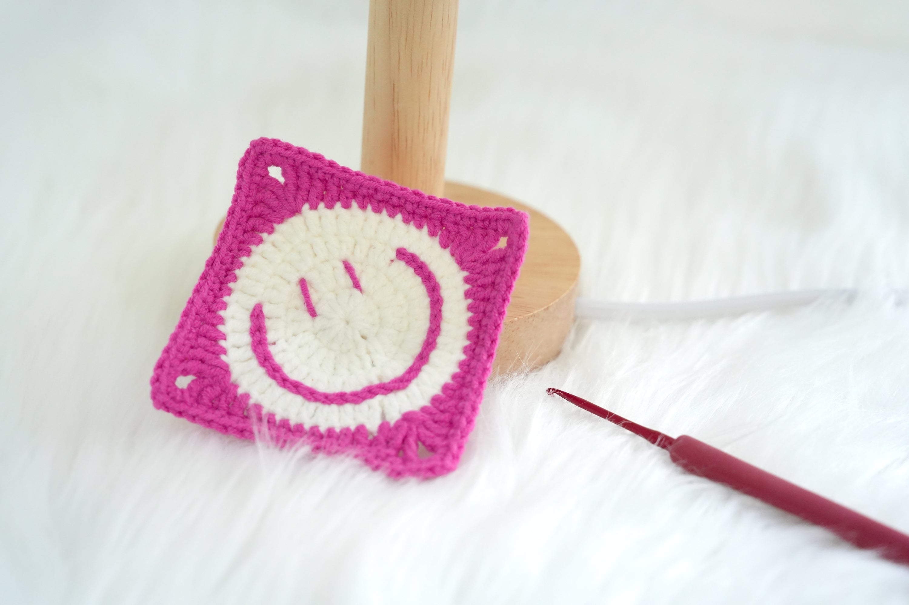Crochet Smiley Face Granny Square Pattern Free (PDF + Beginner Tutoria