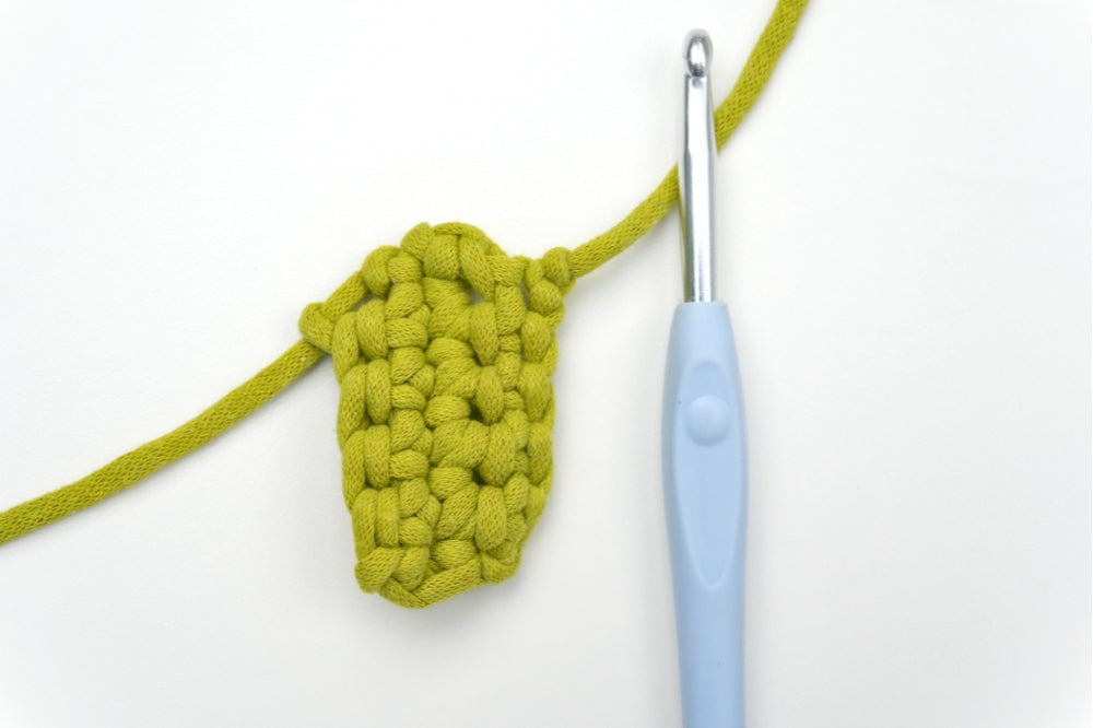 How to Single Crochet (sc) - Stitch Tutorial